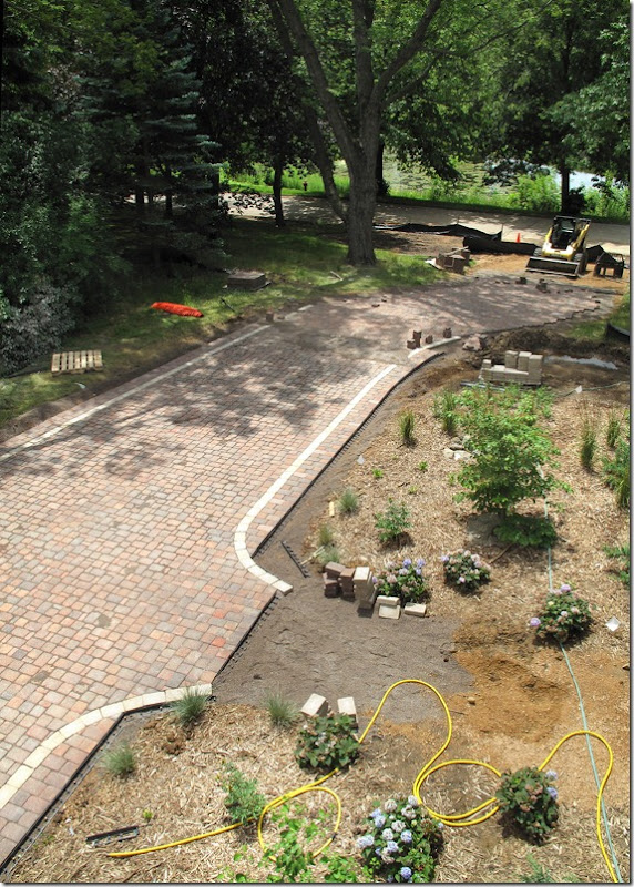 The "L" Shaped House: Landscaping…Weekend driveway report